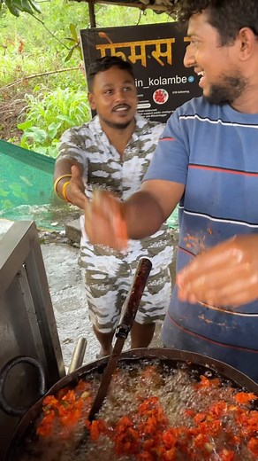 Garam Garam oil say direct rate may 😵‍💫 #fbreels #reel #instagramreel #reelslovers #cooking #comedyvideo #chinesepakoda #hotoil #sagarpatil728 | sagar.patil728