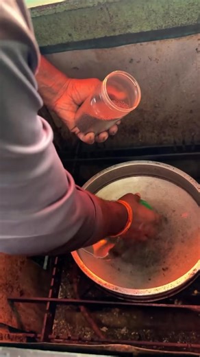 Ribbon fish curry 📍 Kerala, India 🇮🇳 Explore India: tasteatlas.com/india Along the coast of Kerala, fishermen often prepare meals on their boats using the day’s catch. Ribbon fish, known locally as belt fish, is cut into sections and cooked in a curry based on chili, tamarind, and regional spices, giving the dish its sharp, tangy character. Cooked over a simple flame and eaten fresh at sea, usually with rice and by hand, this curry reflects everyday coastal food traditions shaped by fishing l