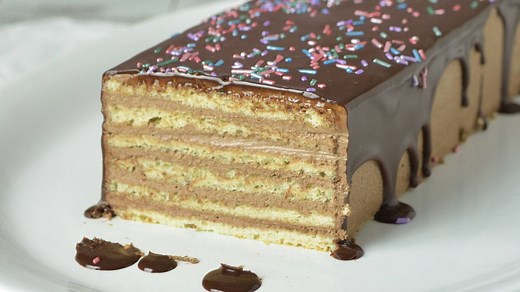 Who wants a cake? How about soft vanilla cake layers filled with light chocolate german buttercream There are hundreds of variations of Dobos Cake.Traditinaly served with a crunchy caramel layer we prefer it with chocolate ganache. Take it up a notch and creatively use sprinkles, buttercream, or sugarveil to decorate the top. Recipe on the blog. Enjoy. https://www.hanielas.com/2017/02/layered-sponge-cake-dobos-torte.html | Haniela's