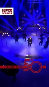 Beim Deutschen Radiopreis 2022 präsentierte Roland Kaiser zum ersten Mal seine Single "Bis zum letzten Atemzug" aus seinem Album "Perspektiven" und holte sich dafür Unterstützung von Gregor Meyle, der den Song geschrieben hat. Ihr findet den "Bis zum letzten Atemzug" ab heute neu auf unserer RK 50 Playlist: https://rolandkaiser.lnk.to/50Jahre50HitsIS | Mein Herz schlägt Schlager