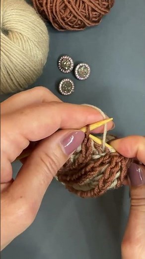 🍂 Cozy Autumn Knits: Mastering Two-Color Brioche in 60 Seconds with Merino Wool 🧶💪