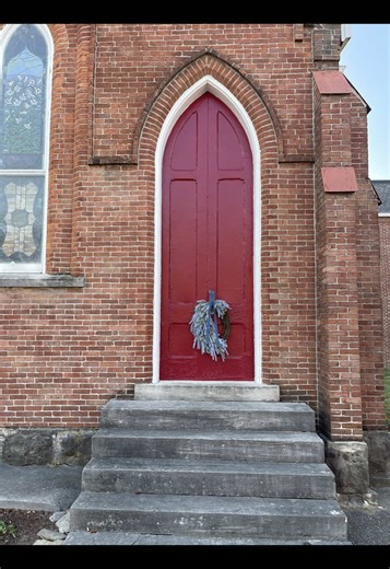 ✨ Introducing the Elsa Wreath ✨ Graceful, frosted greenery with a touch of winter magic — perfect for welcoming guests through the chilly season ❄️💙 This oval grapevine beauty is one of a kind. Would you hang her on your front door, mantle, or entryway? 💭👇 Link in bio! #barrelofwreaths #homedecor #decor #farmhousewreath #wreath
