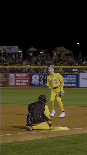 First baseman does full split to get runner out | Savannah Bananas #shorts#bananaball#michaeljackson