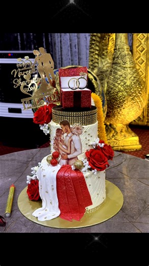ROM Cake This cake gives a rich, romantic, and luxurious engagement vibe. The red, white, and gold combination feels elegant and symbolic, while the detailed fondant work and couple elements make it deeply personal and perfect for a special milestone celebration. #ROMCake #2tierweddingcake #CoupleCake #CustomWeddingCake #asmr