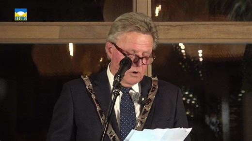 Nieuwjaarsreceptie Bergen: rust, openheid en een frisse stem van 12 jaar BERGEN NH - "Rust, openheid en nabijheid is belangrijk in Gemeente Bergen NH", sprak waarnemend burgemeester Jaap Bond maandag tijdens zijn nieuwjaarstoespraak in strandpaviljoen Nautilus aan Zee in Egmond aan Zee. En dat terwijl kinderburgemeester Emma Wildenburg met haar ideeënbus generaties aan elkaar wil verbinden." -- Zie ook de website van RTV80 https://www.rtv80.nl/nieuwjaarsreceptie-bergen-rust-openheid-en-een-friss