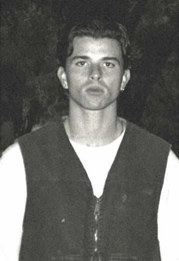 New music alert 🚨 TuneCore artist @Zach webb is gearing up to drop how new single, “Losing Sleep,” created during a spontaneous session in Huntington Beach with longtime collaborator Paul Garcia. Tap in to hear a preview of Zach’s new release and hit the link in our bio to pre-save “Losing Sleep,” dropping this Friday via TuneCore!