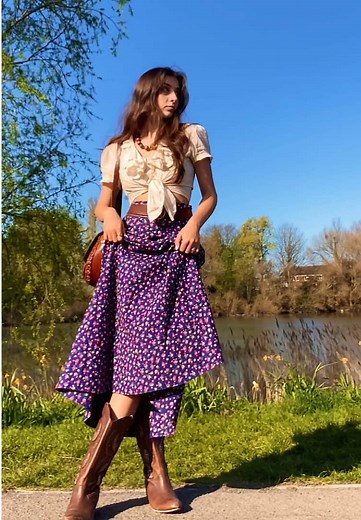 the other day when the sun was still shining 🌼 #70s #1970s #70sfashion #1970sfashion #vintage #vintagefashion #cottagecore #folk #hippie #springoutfit #ootd #outfitinspo #outfitoftheday