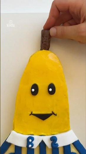It's a Bananas in Pyjamas cake!!! 🍰💛
