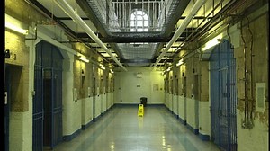 Alerta intr-o inchisoare din Atena. Trei detinuti au luat un gardian ostatic