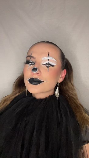 Black and White Clown Makeup Tutorial for Halloween