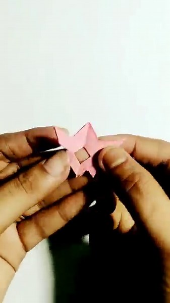 The SECRET to Making BEAUTIFUL Pink Paper Flowers cutting.. ✂️