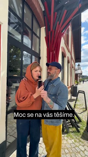 Jatka78 on Instagram: "TERAPIE SDÍLENÍM je zpět na Jatkách! 🎭 Dvě přednášky. Dva pohledy. Jedna Ester Geislerová a jeden Honza Vojtko. 📱 O vztazích, technologiích, komunikaci, hádkách, smajlících i tichu po zprávě. 🗓 26. 5. & 10. 6. — Terapie sdílením LIVE 🔥 Co všechno (ne)říkáme přes zprávy? Proč se nám ve vztazích opakují stejné chyby? A jak z toho ven? Čeká vás večer plný reálných příkladů, humoru i AHA momentů. 🗓 9. 6. — Terapie sdílením RESET 🔌 Je čas si dát offline pauzu. O tom, jak