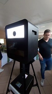 ✨ Installation express de notre photobooth selfie ✨Un mariage, une ambiance, et une animation qui séduit toujours les invités 🤩👉 Montage rapide, soigné et discret pour profiter dès le début de la fête 💍🎉📸 Le photobooth selfie, c’est l’animation fun et élégante qui crée des souvenirs instantanés et partagés en un instant !#PhotoboothSelfie #Mariage2025 #AnimationMariage #SouvenirsInoubliables | J&C Memories