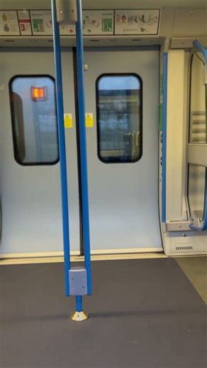 Thameslink First Class 🚆 #railway #tfl #trains #nostalgia #thameslink #trainrides #trainsounds