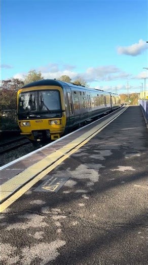 Class 165 arriving in to Culham station 8/11/25 #railway