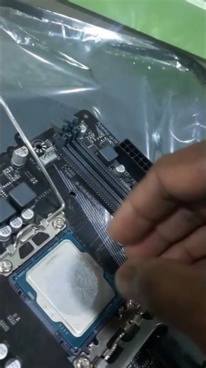 “Before inserting the processor, check the notch.”