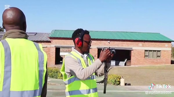 Daily duty #zimtiktokers #like @Elton @Peace Sakupwanya @GWERU’S FAVORITE DANCER 🇿🇼 @Zim Photographer