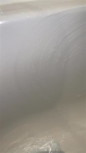 Quick tub scrub with homemade paste🫶🏽#cleantok #cleaning #fyp #foryou #GenshinImpact34 #cleaningti | Kezzy Peter Fan