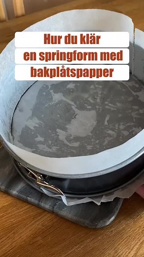 Så klär du en springform med bakplåtspapper