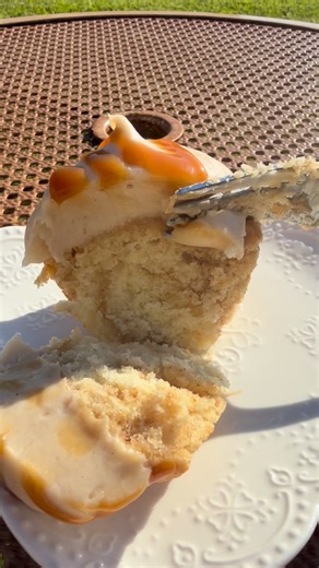 This snickerdoodle cupcake …. Vanilla base with brown sugar cinnamon swirl, cinnamon buttercream & a caramel drizzle | Basic Dough | Facebook