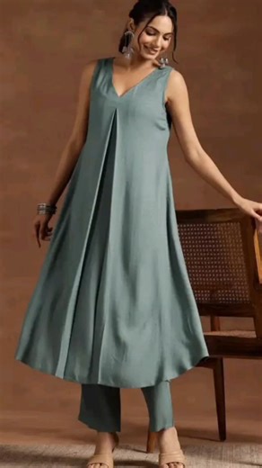 Shruthitamil | Trendy center pleated dress pattern making ✨️ . . . . . . #centrepleat #pleatedneckline #Vneck #shruthisfashionstudio #fashiondesigner... | Instagram