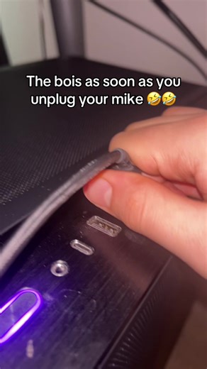 The Bois Reaction to Unplugging the Mic