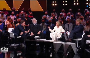 Hommage à Molière dans l'émission spéciale Le Grand Echiquier, Alex Vizorek nous donne un regard particulier, sur Molière et la mort à travers des lectures extraites de ses oeuvres. Un beau moment à découvrir. Pour voir l'émission complète : https://www.france.tv/france-3/le-grand-echiquier/ | Le petit journal d'Alex Vizorek