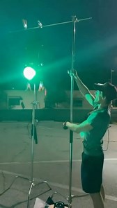 How creative is this stop light gag by Gaffer @ian.s.peterson?! They took three pieces of red, yellow & green gel. They then taped them together in a vertical line and rigged them on a C-Stand arm. Then all they had to do was lift the C-Stand up and down with the light shining through the gels to get the desired look! What was a time where you had to get creative like this? Tell us in the comments! 👇 🎥: @bman324 / @shittyrigs ________________________________________ Use Hashtag #ShareGrid and 
