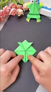 Origami frog toy handicrafts. Come and play with your children to see who can jump further. DIY.