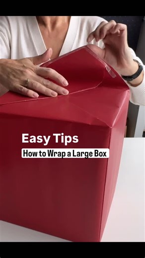 5 TIPS‼️🎀 How to wrap a large box clean, strong & beautiful 🎁 1️⃣ Choose wrapping paper wide enough to cover the box and fold the corners neatly to the center. 2️⃣ Make sure you have plenty of space large boxes need room to work comfortably. 3️⃣ Use only double-sided paper tape for clean, invisible seams. 4️⃣ Press the paper firmly into the corners from the very first fold this prevents air gaps and keeps the wrap smooth. 5️⃣ For big, solid gifts, choose thicker paper: office paper rolls, wall