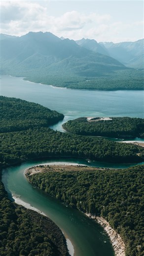 Loïc J. Lopez | « The Argonath! Long have I desired to look upon the kings of old.. » 👑🏔️🛶 The iconic Anduin River scenes from The Lord of the Rings... | Instagram