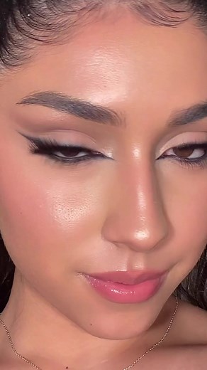 Mermaid Eyes Makeup Tutorial: Glitter Puck Pressed Fairy Dust