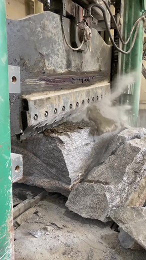 Our big splitter getting through material. #delgadostone #manufacturing #production #buildingmaterials #machine #oddlysatisfying #split