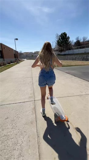 Got nervous & only remembered 2 tricks 😂 but heyyy were learning! #fyp #rollerskater #longboard | Skating with Hayley