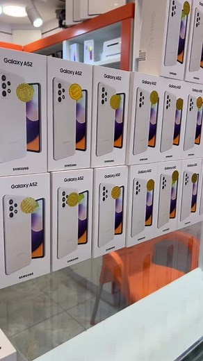 Samsung Galaxy A52: A Sleek Smartphone Display