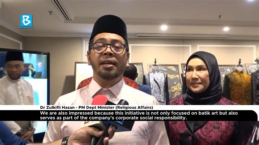 #BernamaNews: Incorporating Jawi calligraphy into Malaysian batik art preserves cultural heritage and enhances the status of the Jawi script. #digitalbernamatv #batikjawi #heritage | Bernama TV