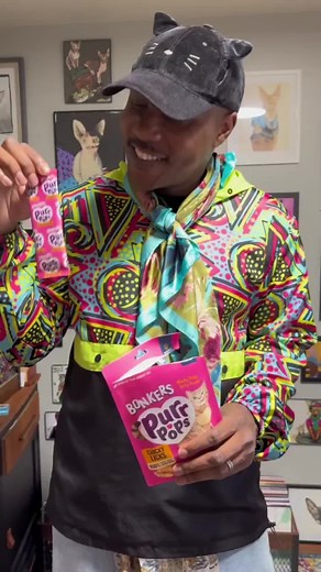 Cat Rapper's Silent Performance 🎤🐱