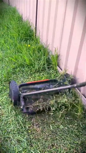 innovation of a lawn mower without a motor that is easy to use #shorts