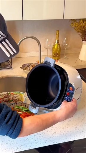 Automatic Cooking Solutions for a Smart Kitchen