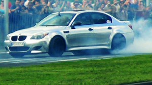 Supercar Burnout Compilation – Insane Tire Smoke & Donuts!