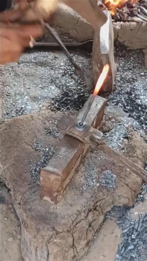 NO POWER TOOLS. NO SHORTCUTS.JUST PURE HAND-FORGED #youtubeshorts #shorts #viral #germany #blacksmit