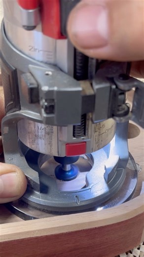 5.5K views · 11 reactions | Adding some finger holes to the peg storage pocket. This design was an after thought or I would have used the cnc to carve these. #woodworking #router #cribbageboard #makersgonnamake #reelgood #ɪɴsᴛᴀʀᴇᴇʟs | Regal Street Wood Shop | Facebook