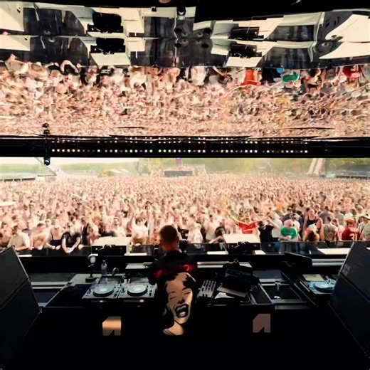 Joris Voorn Adds his Unique Progressive Touch On Alex Wann & Aaron Hibell's Hit "Set Me Free" Live at Awakenings Festival 2025 #Awakenings2025 | Yalla Techno