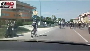 GP Capodarco, dall'ammiraglia del Team Technipes - #InEmiliaRomagna, Rifornimento Luca Collinelli 👇 | InbiciMagazine