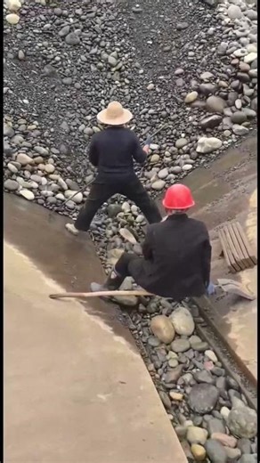 Super-Large Rock Unloading Process Explained #automobile #satisfying