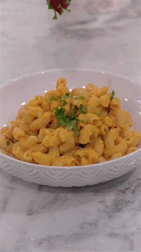 ✨ Mastering Diabetes Friendly “Cheese” Sauce (No Oil, No Dairy!) ✨ Made with white beans, carrots, and nutritional yeast — packed with fiber and flavor to support healthy blood sugar. 🌱💛 Perfect poured over potatoes, veggies, zucchini noodles, or brown rice pasta if your coach says you’re ready. 🙌 Recipe makes 4 servings Nutrition per ½-cup serving: 🥄 Calories: 115 🥄 Carbs: 16 g 🥄 Fiber: 5 g 🥄 Protein: 10 g 🥄 Fat: 1.3 g Want more recipes to help reverse insulin resistance? Comment NEWSLE