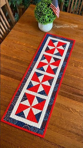 Three Quarter Square Triangles, Pinwheel Block, Layout Options, Quilted Table Runner #shorts #quilt