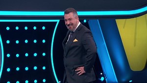 “Who’s thicker than a snicker….like me” LOL….Check out #CommonKnowledge @GameShowNetwork | Joey Fatone
