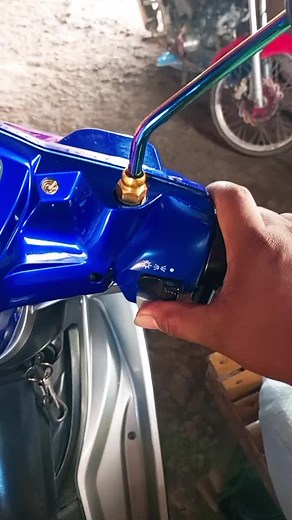 How to Operate a Motorcycle Throttle Effectively