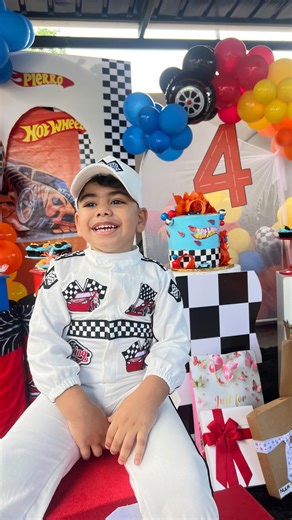 𝒴𝒶𝓇𝒾𝓈𝓂𝒶 𝒮𝒶𝓃𝓉𝑜𝓈 on Instagram: "🎉🎊🤴🏻🤴🏻 Pierro cumplió 4 🎈❤️"